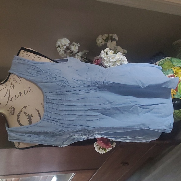 Gretty Zueger | Tops | Gretty Zueger Womens Embroidered Pale Blue ...